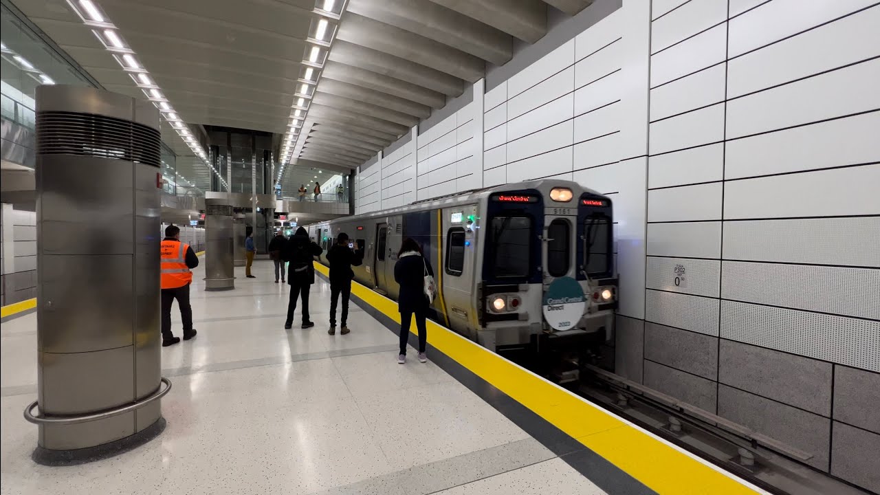 First LIRR Train Arrives at Grand Central Madison! - YouTube