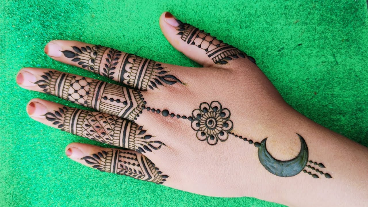 Latest Moon Shape Mehndi Design for Eid || Stylish & Functional Moon ...