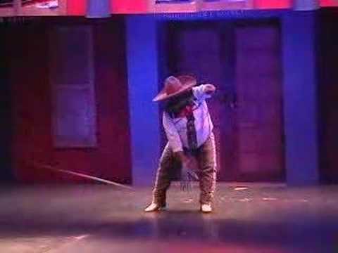 Vaquero shows the art of lasso throwing - YouTube