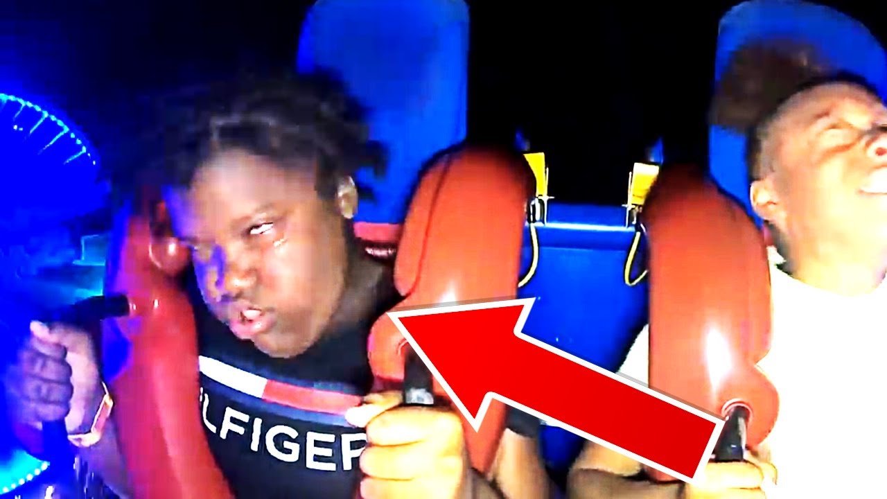 KIDS PASSING OUT FUNNY SLINGSHOT RIDE || CRIANÇAS DESMAIAM EM BRINQUEDO ...