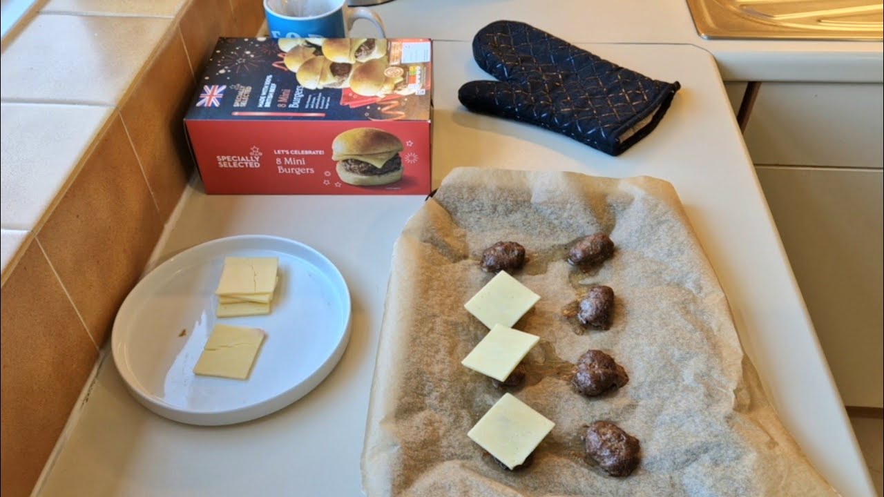 NEW 8 MINI CHEESE BURGERS review at ALDI UK - YouTube