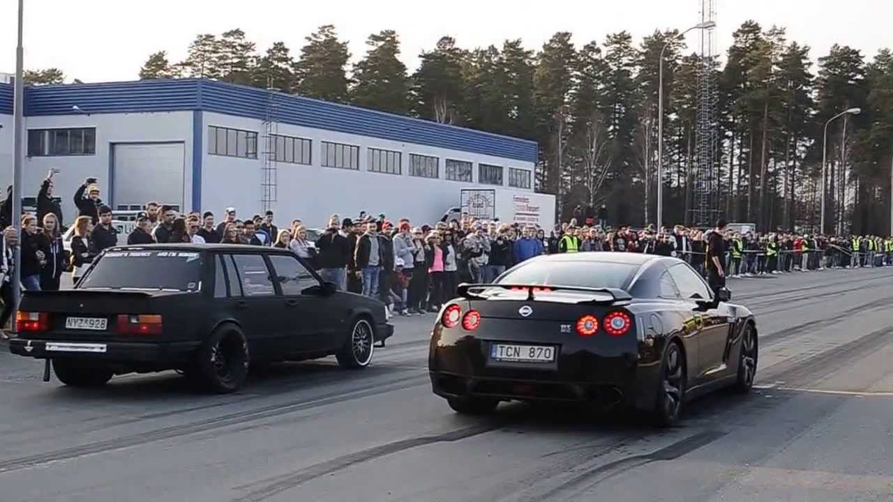 Nissan GTR VS Volvo 740 - YouTube