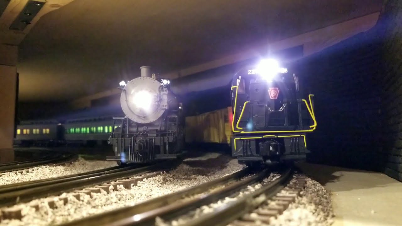 Lionel Legacy PRR GP35 #2298 - YouTube