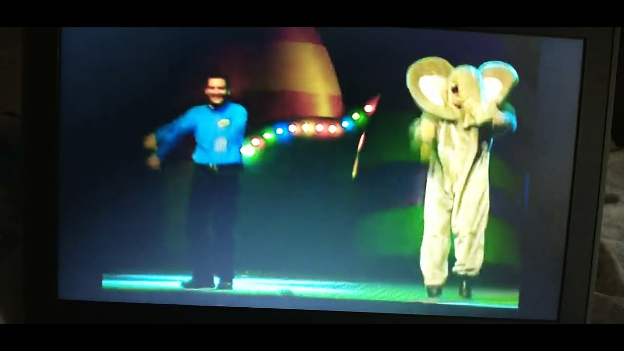 The Wiggles the monkey dance 2005 with Spanish audio - YouTube