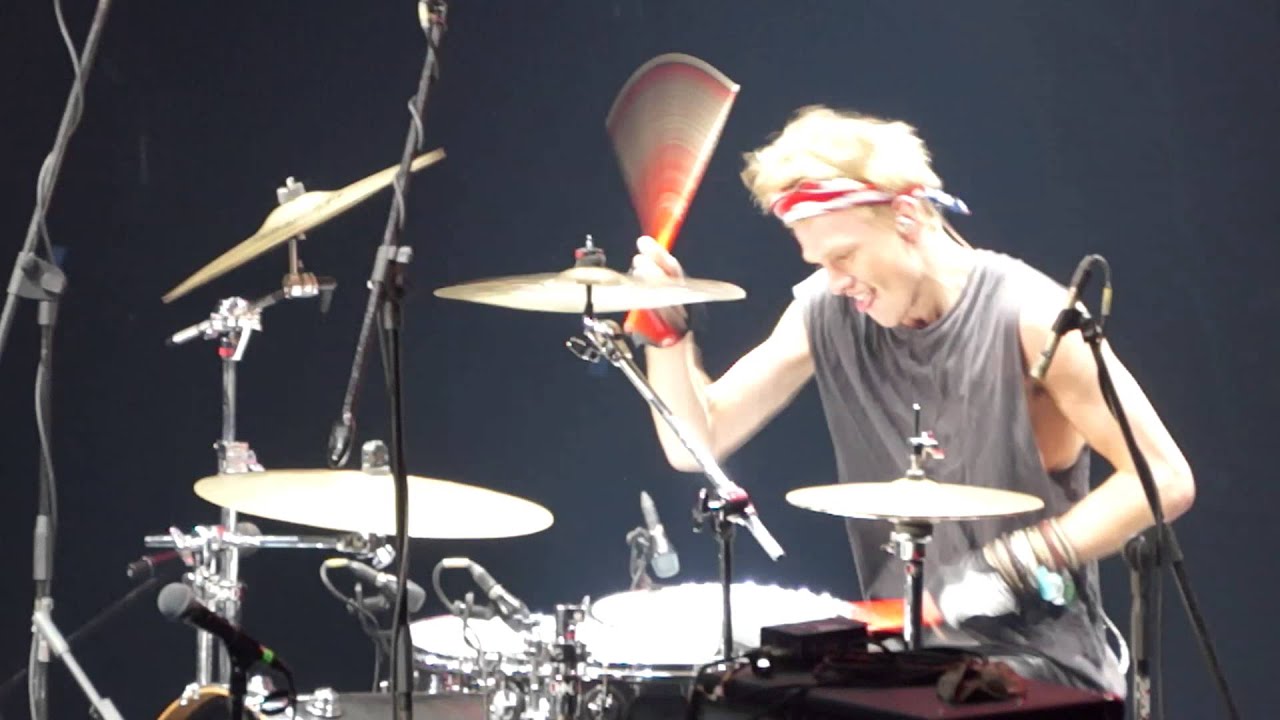 The Vamps Live in Manila: Tristan Evans Drum Solo - YouTube