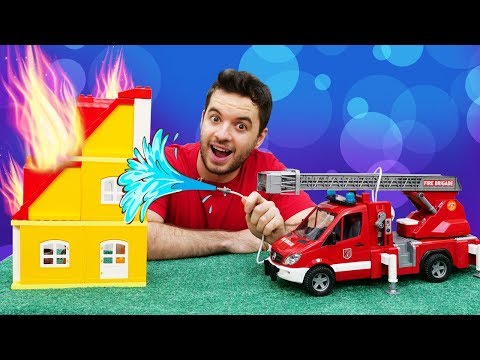 Lego oyuncakları. Ahşap evi yanıyor itfaiye arabası yardıma geliyor. Eğitici oyun derlemesi