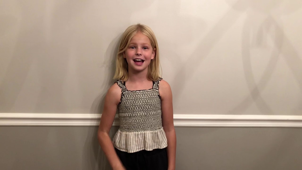 LARA HOLAN Your lips are moving - YouTube