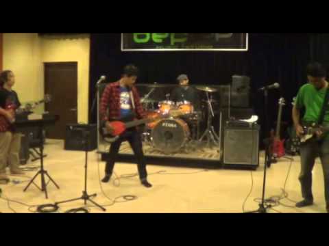 Snuggie - You Won't Get With Me Tonight (weezer cover) - YouTube