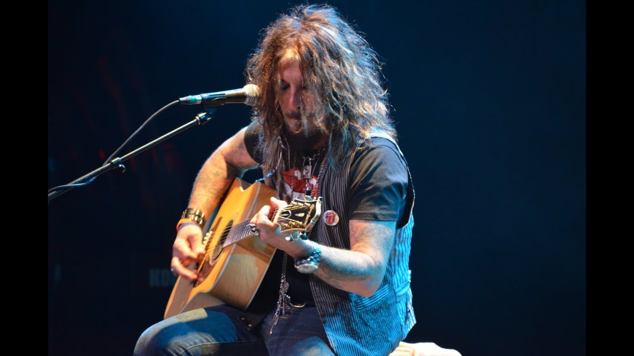 JOHN CORABI / MOTLEY CRUE - YouTube