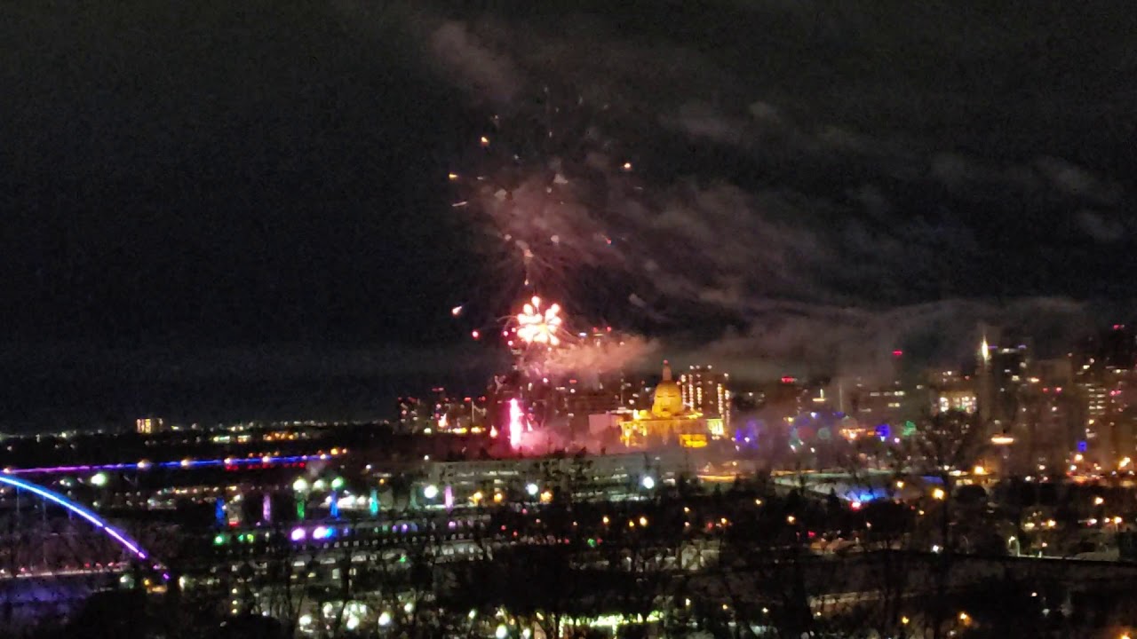 Edmonton New Year's Fireworks - YouTube