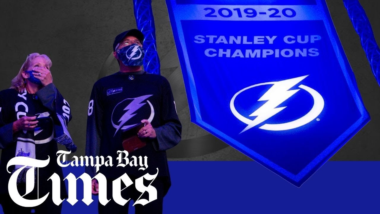 Lightning raise banner, beat Predators with fans in stands - YouTube