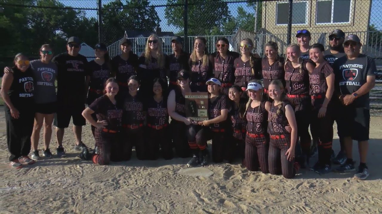 UTHS Softball wins a wild game 16-10 in 8 innings - YouTube