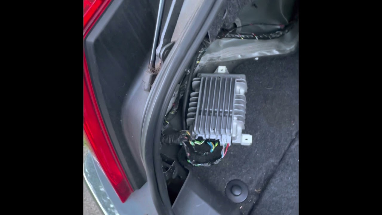 2008 Cadillac CTS Amplifier Replacement - YouTube