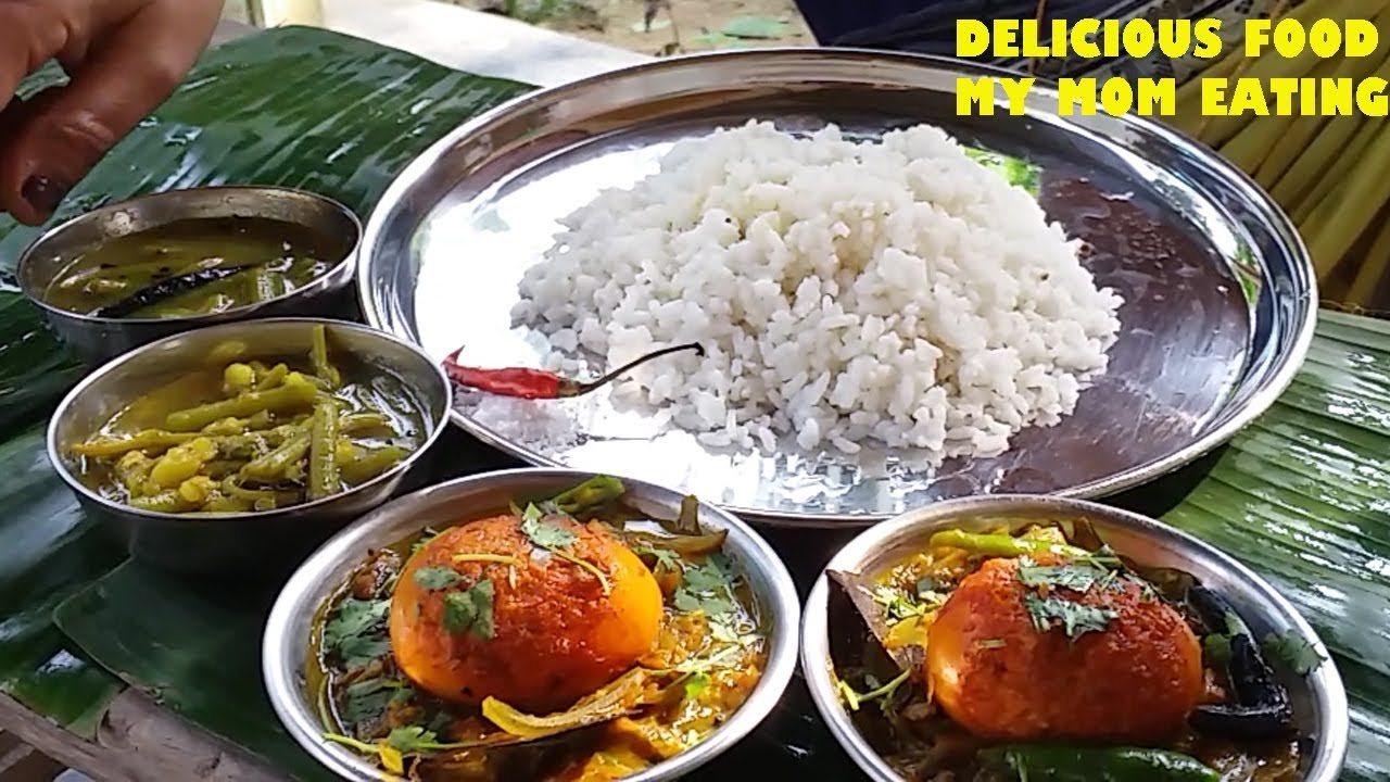 egg curry and sabji eating with rice spicy food (My Mom Eating) - YouTube