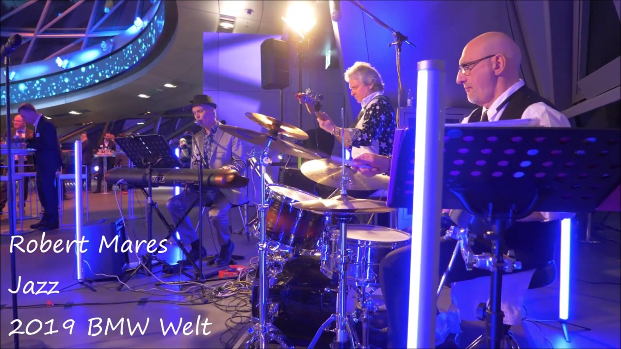 Robert Mares Jazz in der BMW Welt - YouTube