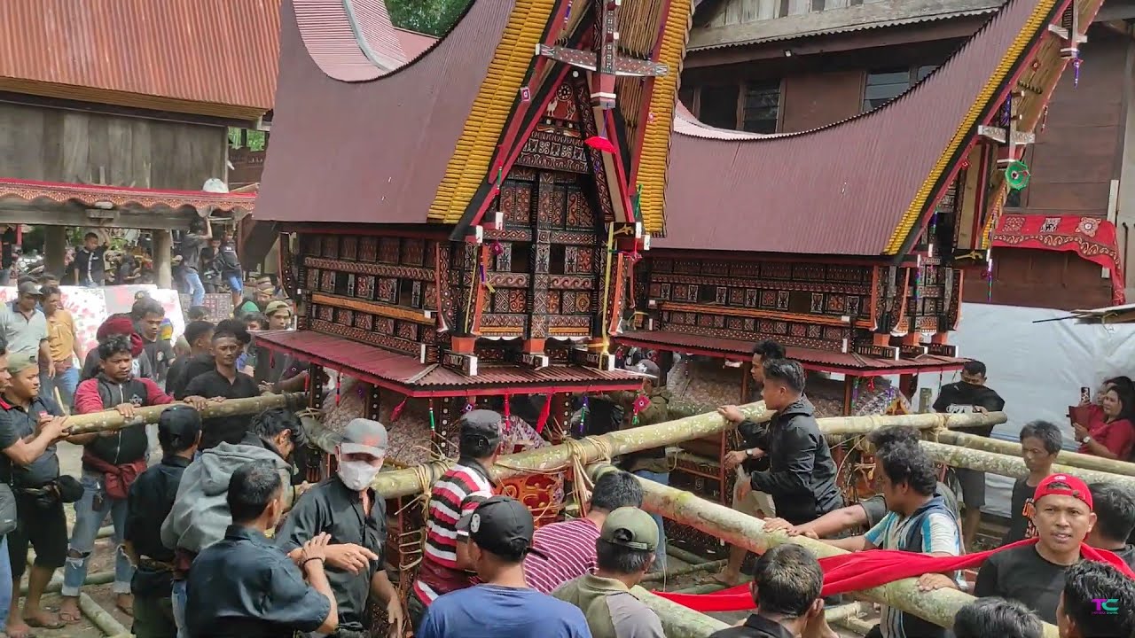 Pesta Adat Toraja Rambu Solo' Pemakaman Alm. YOHANIS KARERREN bersama ...