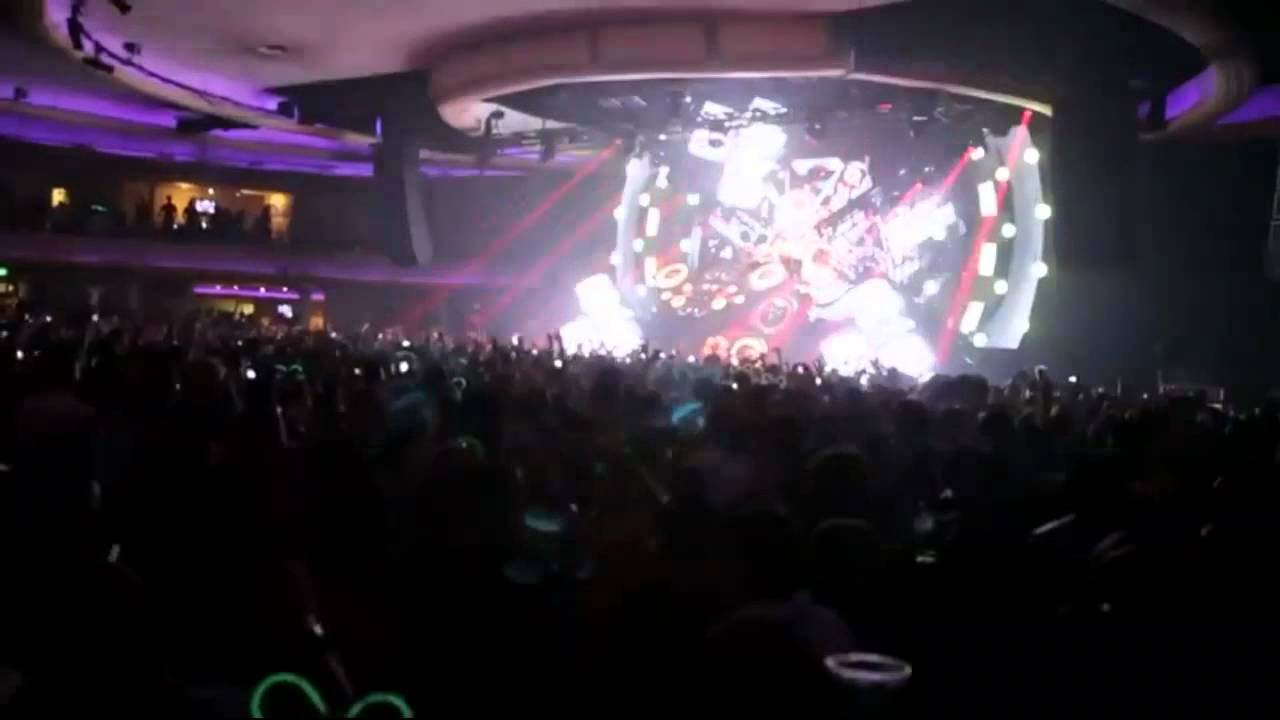 Deadmau5 - HR 8938 Cephei (Live at Hollywood Palladium 2011).mp4 - YouTube