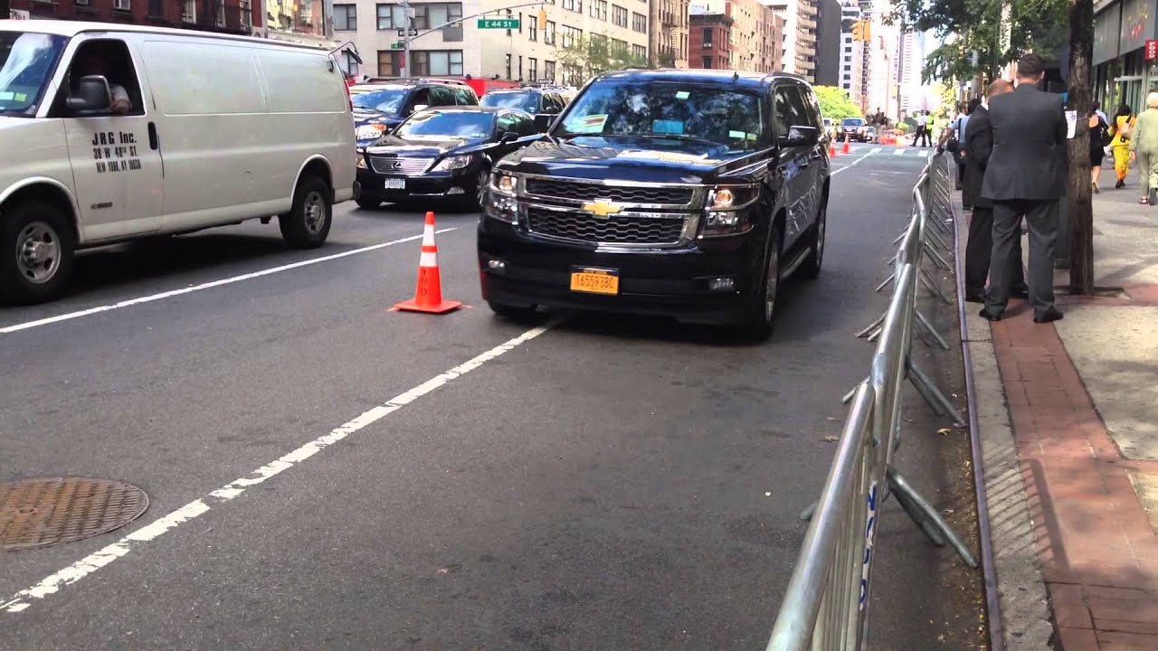NYPD & UNITED STATES SECRET SERVICE ESCORTING DIPLOMATIC MOTORCADE ...