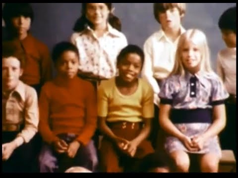 '70s Fashion: Robert Hall Clothing (1973) - YouTube