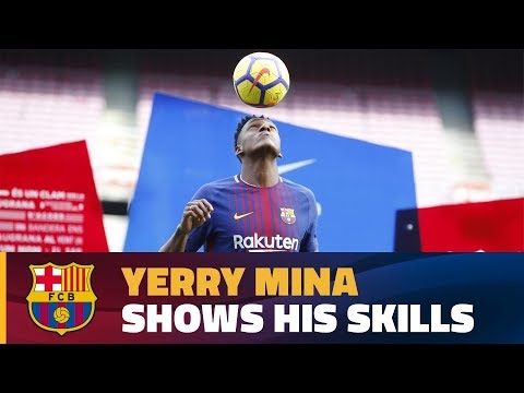 Yerry Mina touches the ball for the first time as a Barça player
