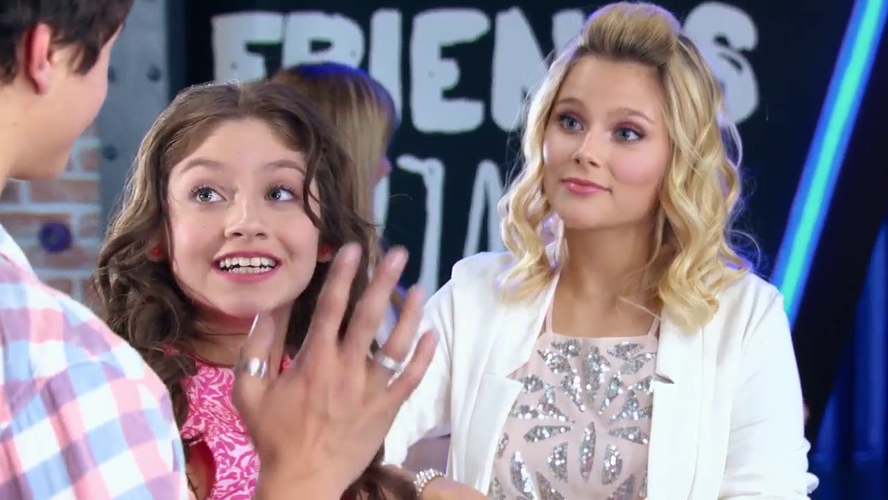 Soy Luna - Ámbar y Simón se conocen (1x06) - YouTube