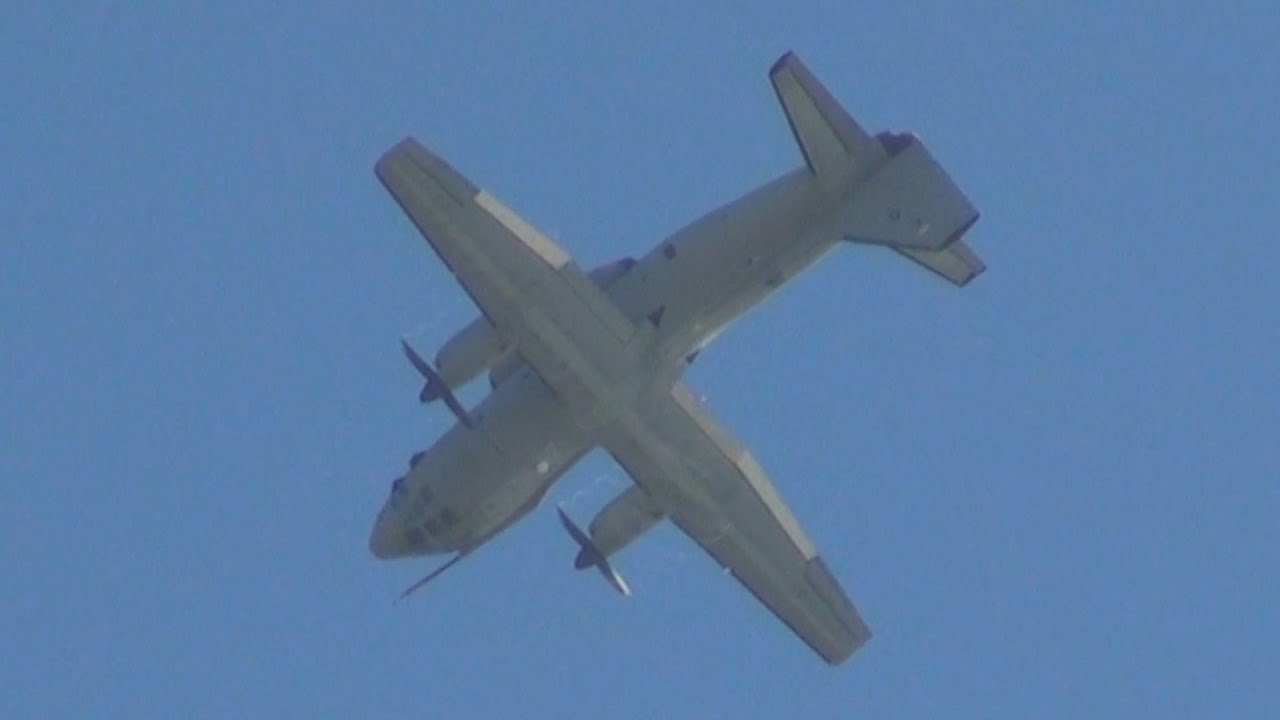 Inverted cargo plane | Italian C-27 Spartan air display at ILA Berlin ...