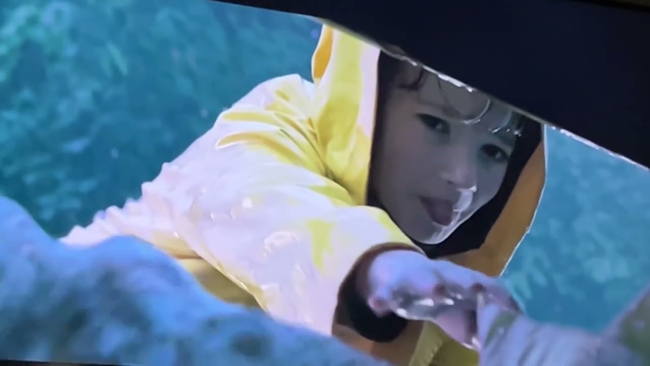 Georgie getting his arm back from Pennywise - YouTube