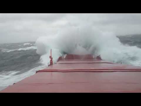 Fırtınaya Yakalanan Gemi 🌊⚓ | Dev Dalgalarla Mücadele