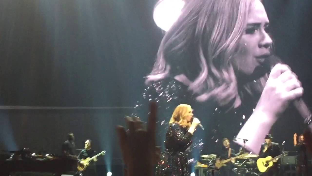 Adele - Rolling in the deep Live Concert Amsterdam 2016 - YouTube