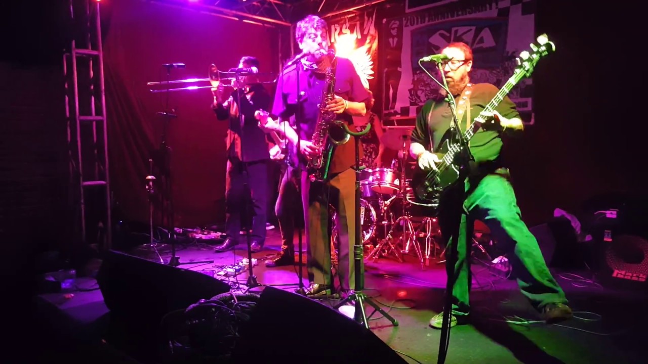 Bow down Warsaw Poland brothers - YouTube