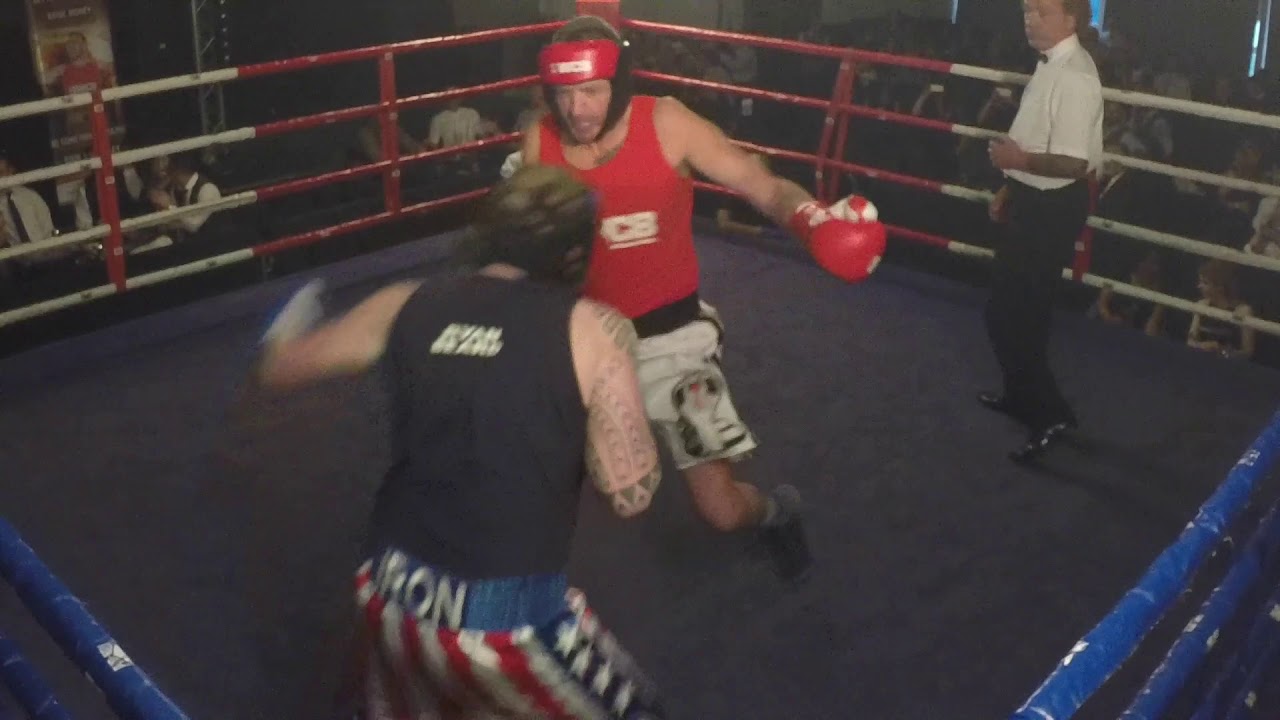 Ultra White Collar Boxing | Glasgow | Chris Mulvey VS Ryan Beard - YouTube