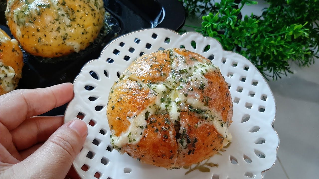 KOREAN GARLIC CHEESE BREAD | Six-Sided Cream Garlic Bread | Roti Keju ...
