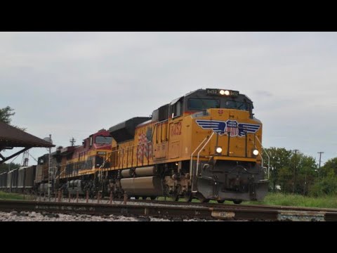 UP 8425 Crossing the Austin Western in Elgin Tx - YouTube
