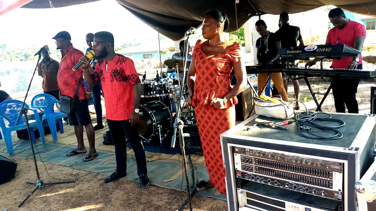 Up2 band perform "apem Abu "by Nana tabi .call up2 on 0559558217 - YouTube