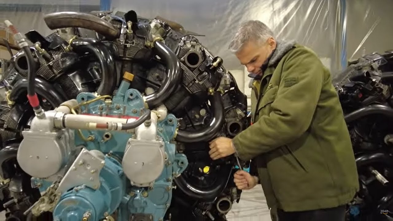 JAK-18 és LI-2 felújítása a Goldtimer Alapítványnál - YouTube