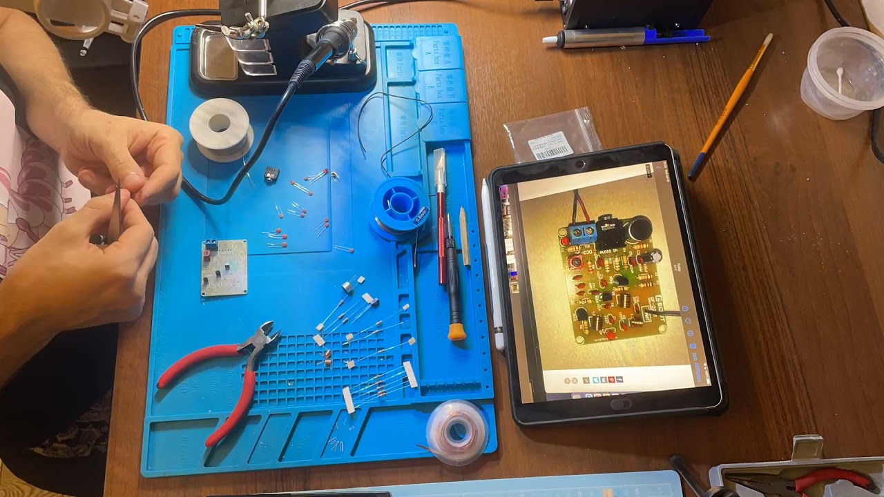 Soldering DIY radio kit RF-02FM - YouTube