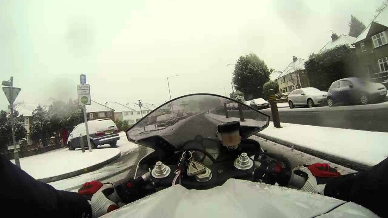 Yamaha R1 in the snow - YouTube