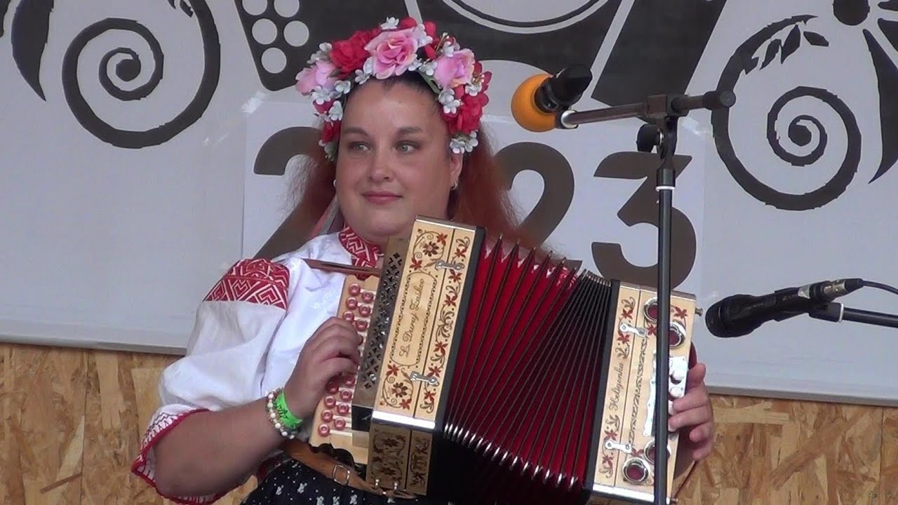 Romanka Záslavová - Frivaldská heligónka 2023 - YouTube