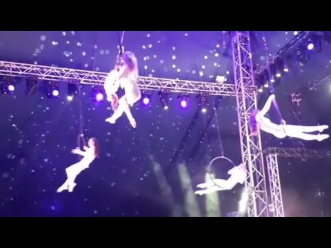 acrobatic show - YouTube
