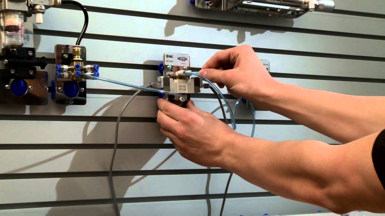 Automatiker bei MDC Max Daetwyler AG in CH-3368 Bleienbach - YouTube