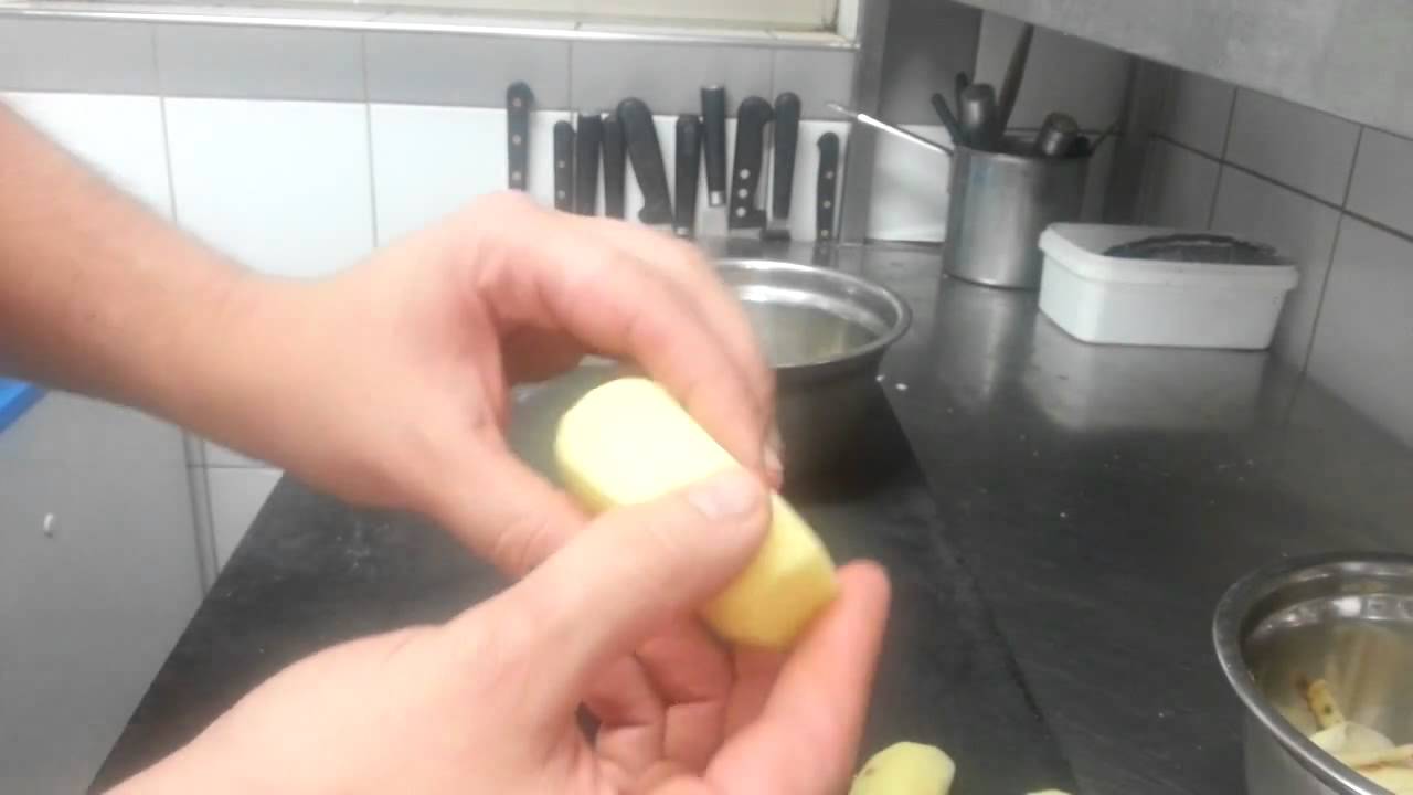 Faire des pommes de terre pont neuf - Recette de chef - YouTube