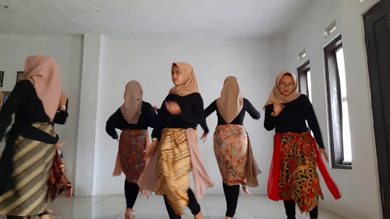 Tari Talak Tilu - YouTube