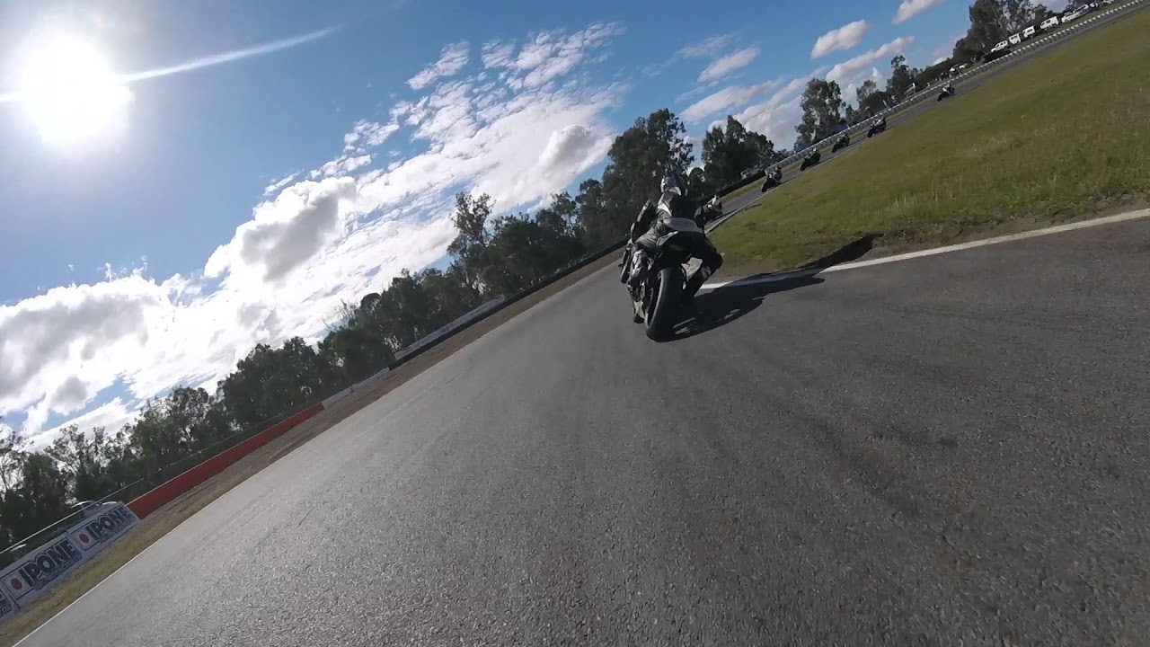 Queensland Raceway crash - YouTube