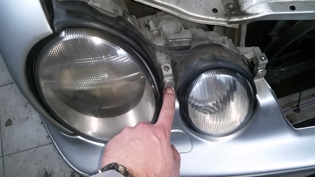 Mercedes Clk W208 headlamp and front bumper removal/ ściaganie zderzaka ...