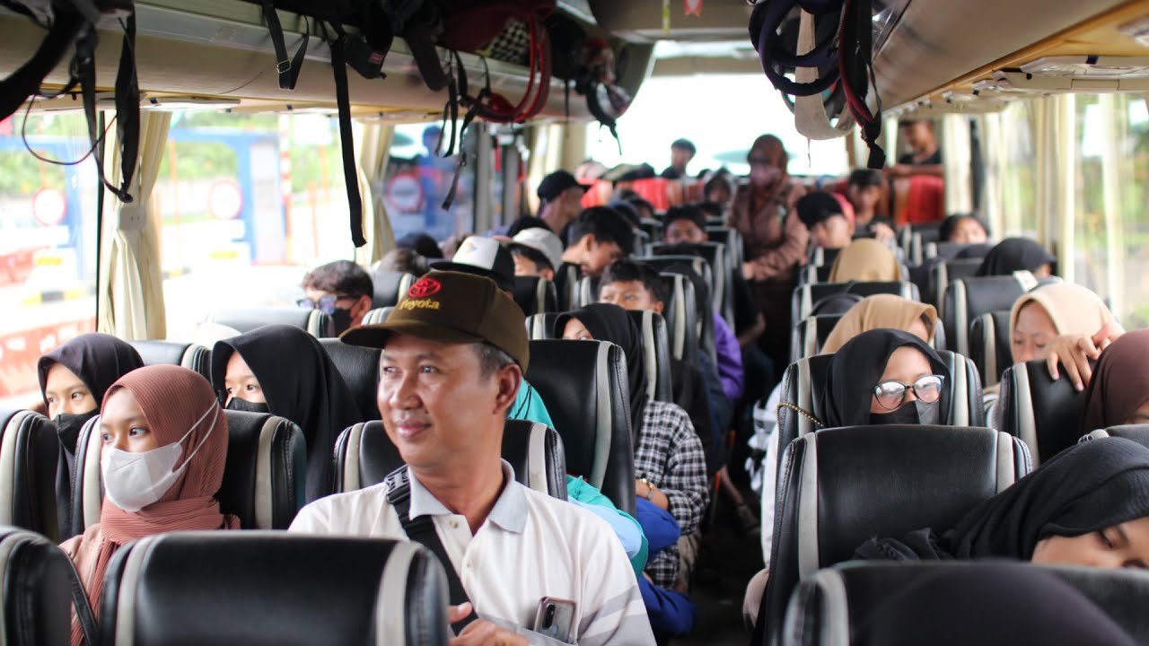 FOTO KENANGAN DALAM BIS STUDY TOUR JOGJA MTS NURUL ULUM JEMBAYAT 2023 ...