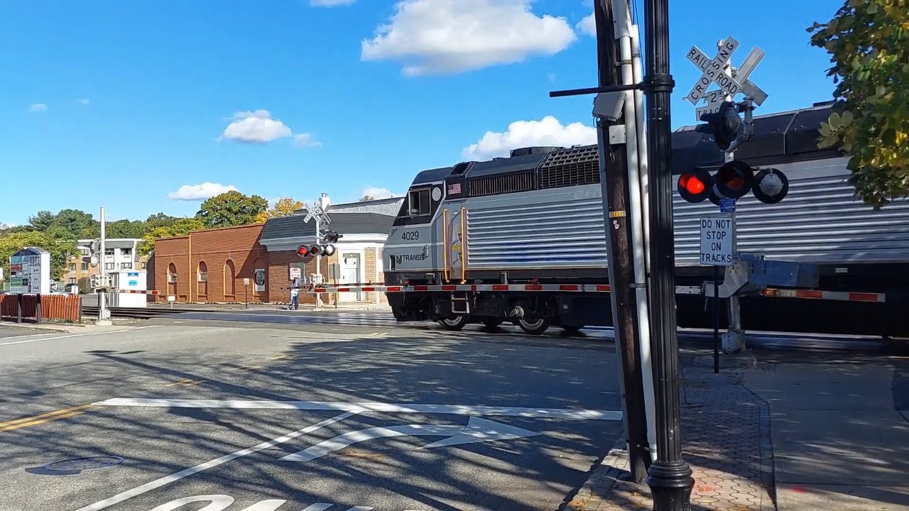 Hoboken bound clears Rock Road before stopping - YouTube