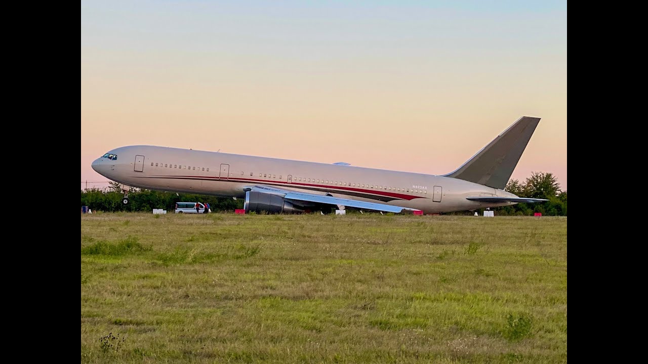 Omni Air Boeing 767-300ER N423AX main landing gear collapse after ...