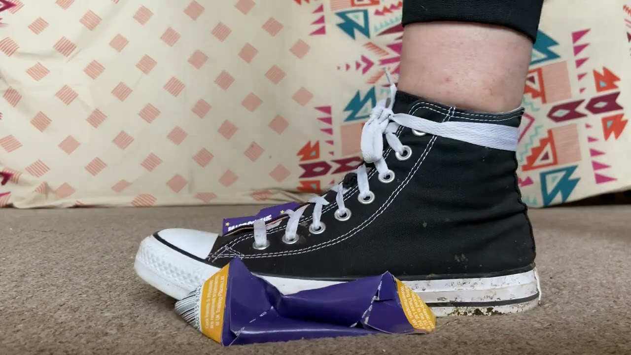 Black Converse hi on feet and crushing stuff - YouTube