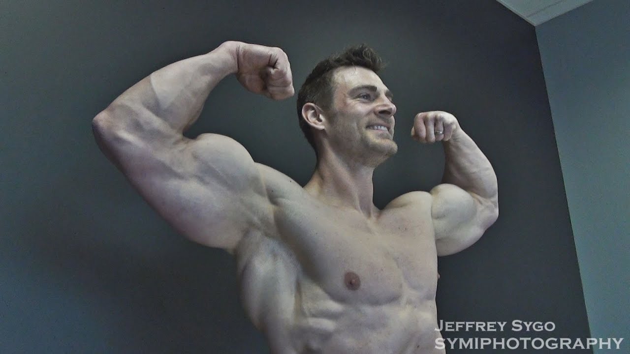 Mike Porter Pro Bodybuilder Trains Back And Biceps 4 Weeks Out - YouTube