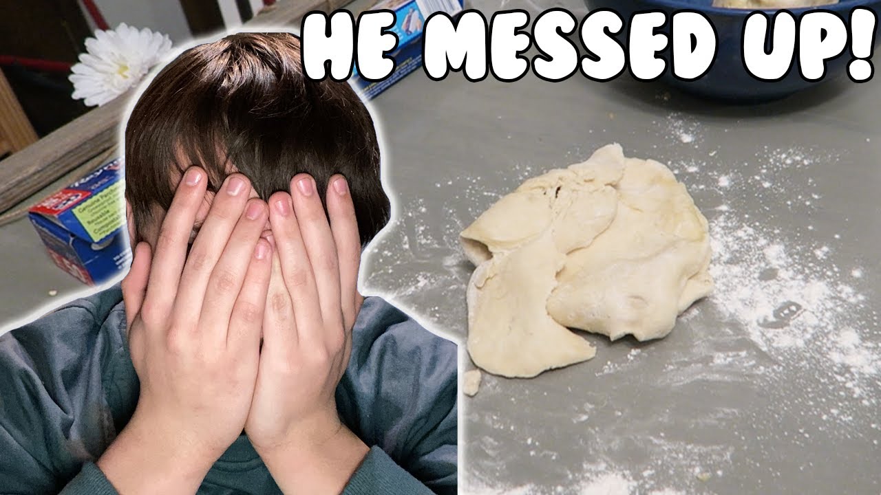 Professional Pizza Maker Fails At Making Pizza... - YouTube